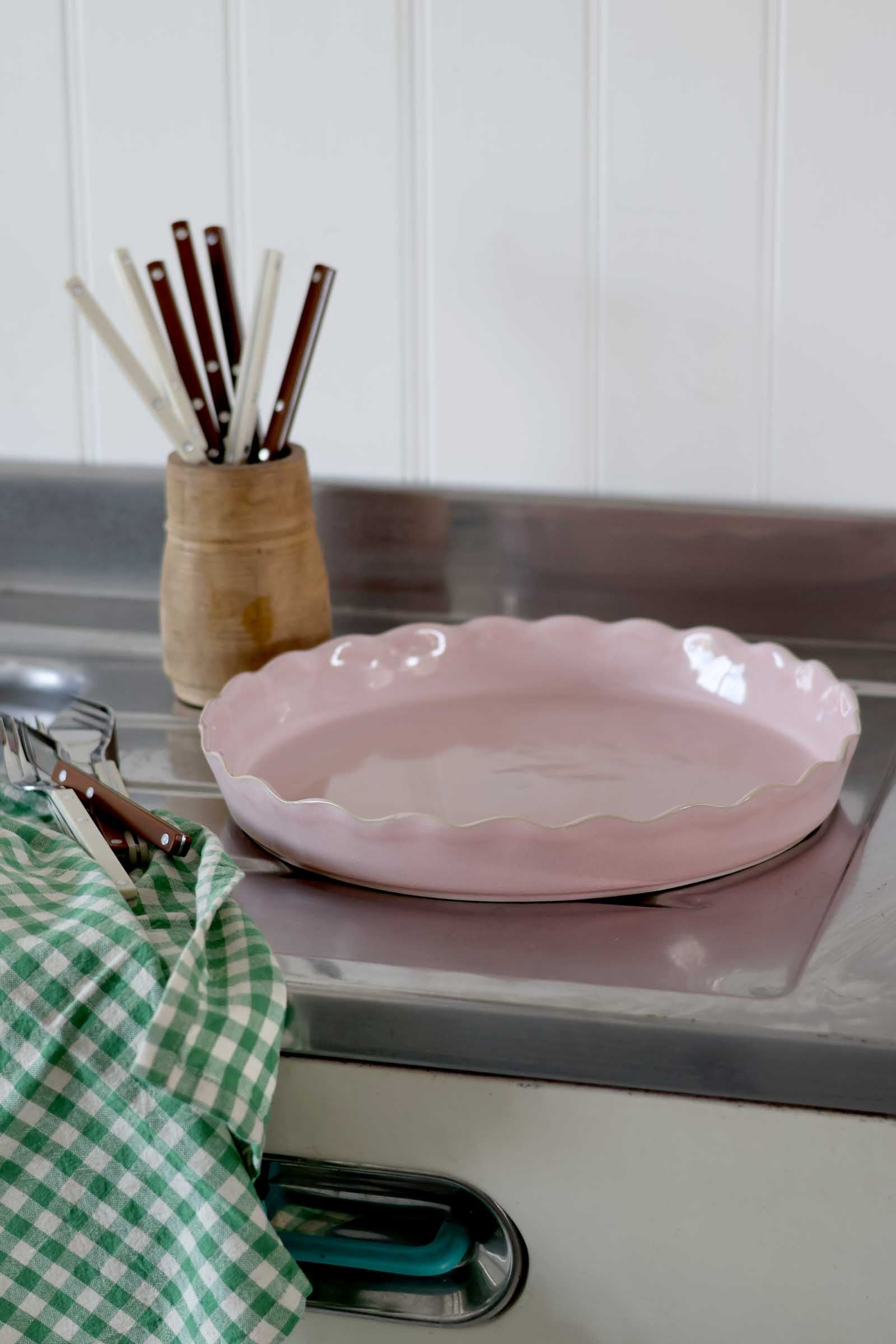 Pie Dish 32 / Rose Fondant – Domestic Science Home