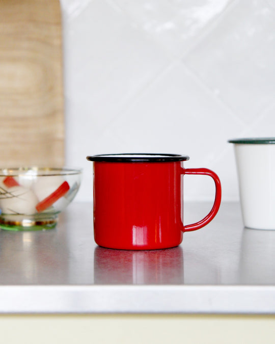 Traditional Kitchen Enamelware – Domestic Science Home